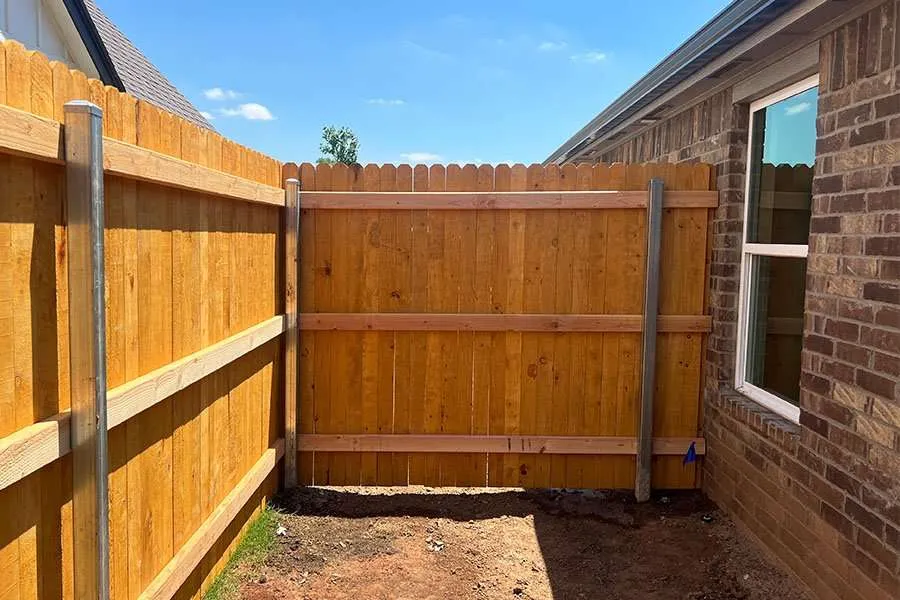 Doug Fir Privacy Fence 6' (Pre-stained: Cedar Tone) Dog Ear on Steel ...