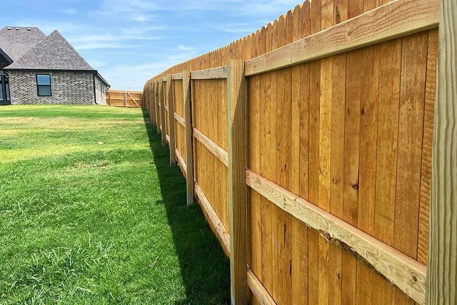 Doug Fir Privacy Fence 6' (Pre-stained: Cedar Tone) Dog Ear on Wood ...